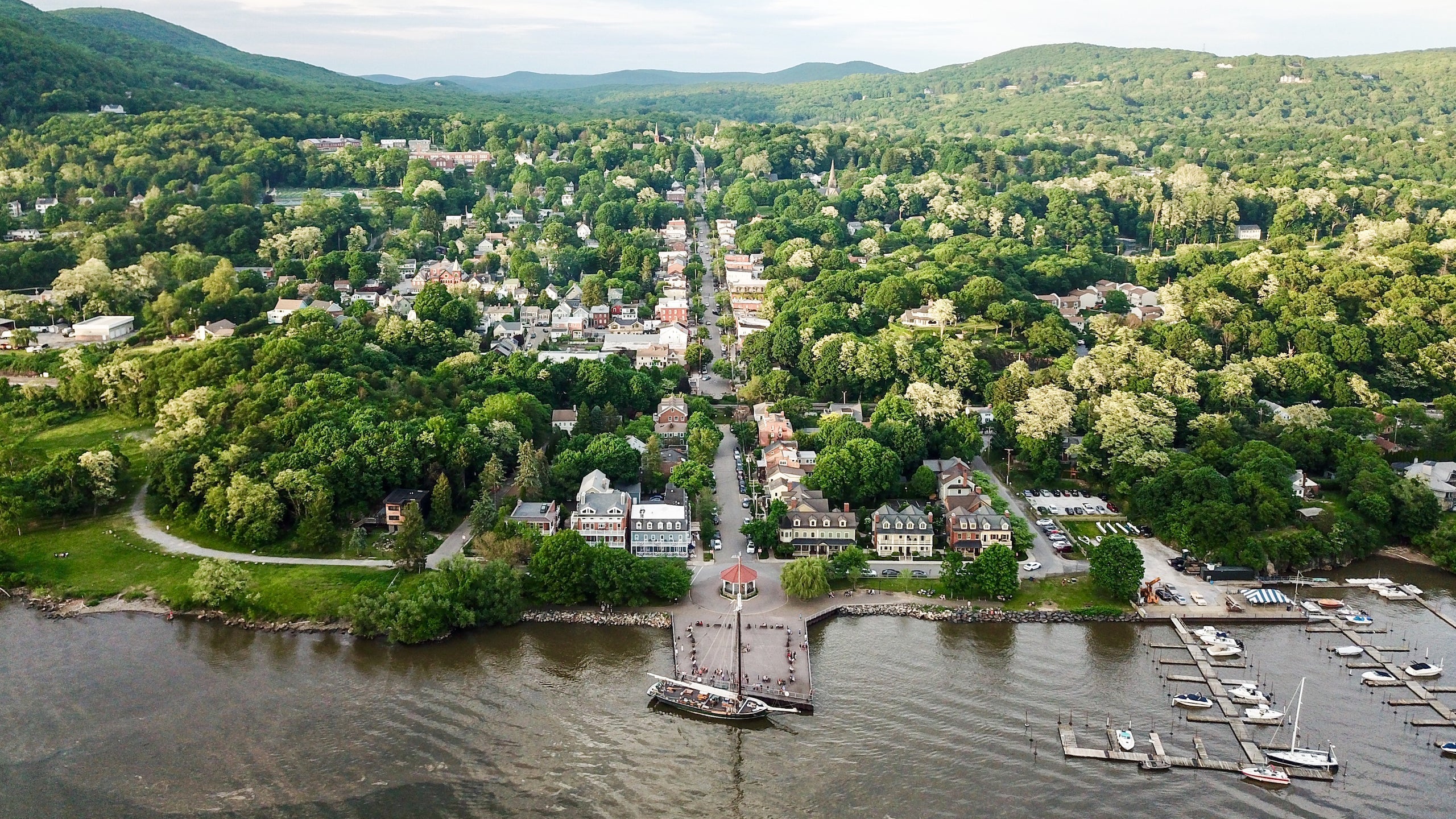Exploring Cold Spring NY's Lower Village: Shopping & Entertainment ...